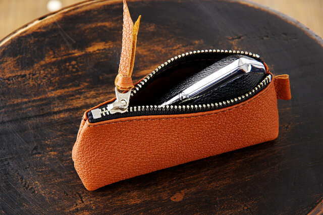 《LIONA》スクエアポーチ Mini ダークブラウン | iichi ハンドメイド・クラフト作品・手仕事品の通販