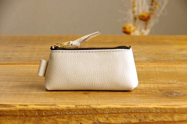 《LIONA》スクエアポーチ Mini ライトグレー | iichi 日々の暮らしを心地よくするハンドメイドやアンティークのマーケットプレイス