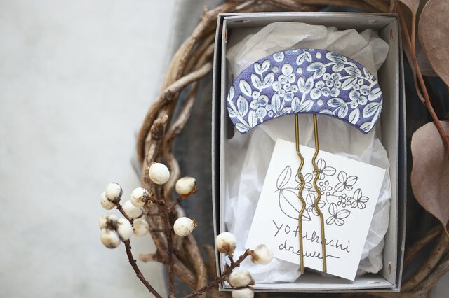 陶土の草花かんざし : : : 1079（ブローチ変更可） | iichi 日々の暮らしを心地よくするハンドメイドやアンティークのマーケットプレイス