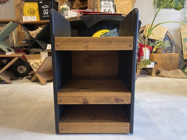 在庫あり 即納 Ok hotaru キャビネット 棚 本棚 飾り棚 ダーク ブラック キャスター オーダー可 天然木 | iichi 日々の暮らしを心地よくするハンドメイドやアンティークの ...