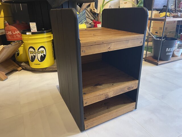 在庫あり 即納 Ok hotaru キャビネット 棚 本棚 飾り棚 ダーク ブラック キャスター オーダー可 天然木 | iichi 日々の暮らしを心地よくするハンドメイドやアンティークの ...