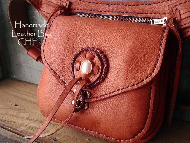 レザーウエストバッグ・貝飾り入り茶色 | iichi 日々の暮らしを心地よくするハンドメイドやアンティークのマーケットプレイス