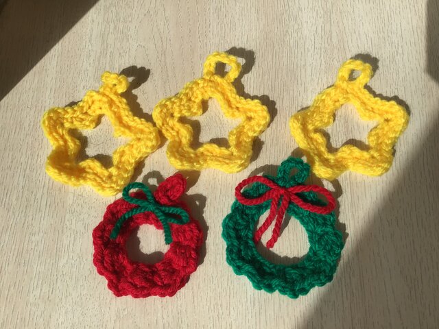 星とリースのオーナメント【商品番号:2211】 | iichi 日々の暮らしを心地よくするハンドメイドやアンティークのマーケットプレイス