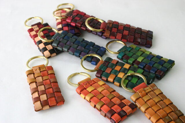 手染め革 風のキーホルダー ダブルリングタイプ 18 | iichi ハンドメイド・クラフト作品・手仕事品の通販