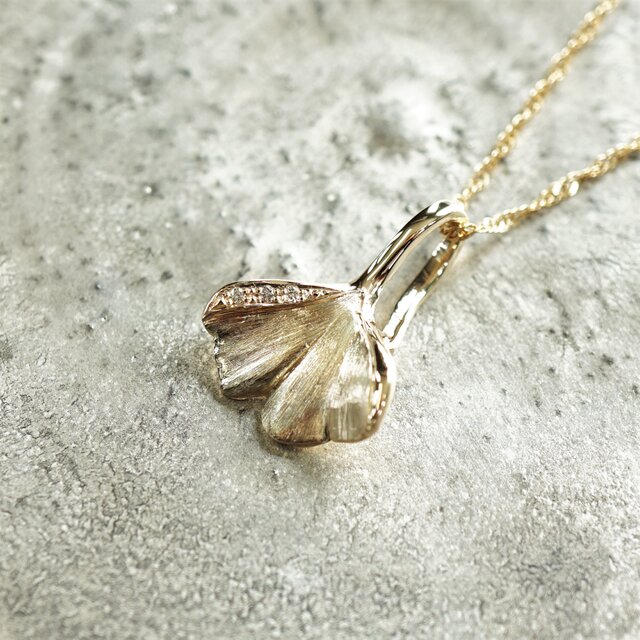 K10YG イチョウのダイヤモンド ペンダント＜ヘッドのみ＞ | iichi 日々の暮らしを心地よくするハンドメイドやアンティークのマーケットプレイス