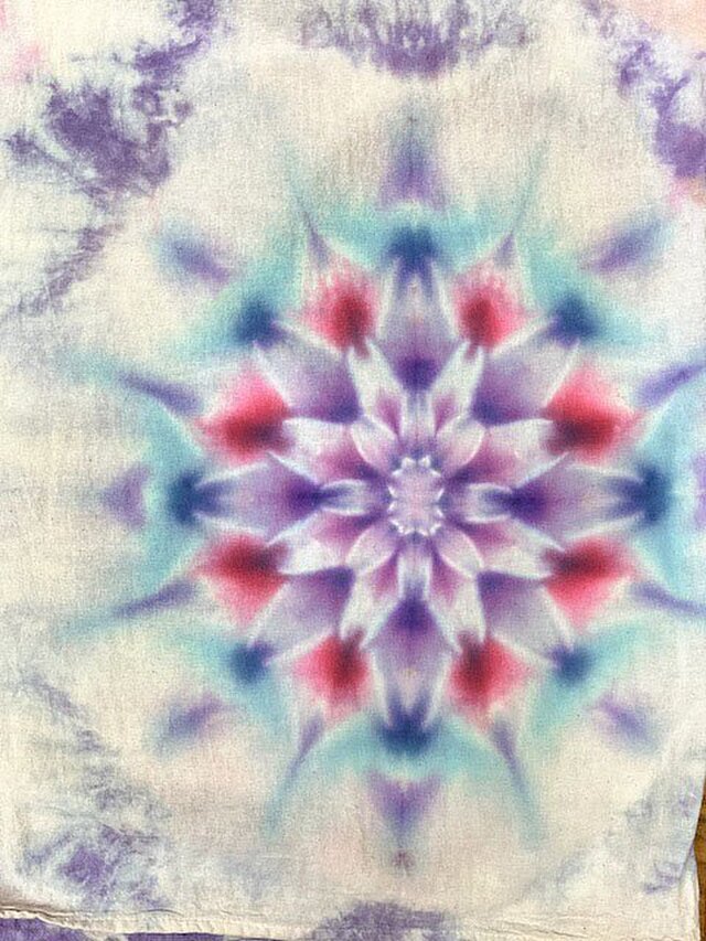 タイダイ染め 前開きワンピース 華が咲くような美しく幻想的な大曼荼羅 HD17-55 | iichi 日々の暮らしを心地よくするハンドメイドやアンティークのマーケットプレイス