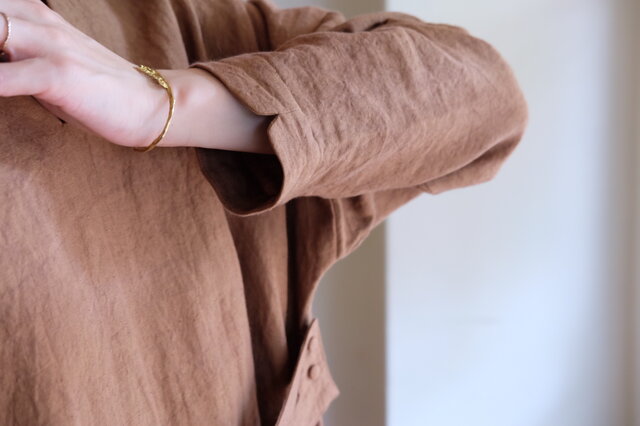 Vネックワンピース/長袖col.柿渋色 | iichi 日々の暮らしを心地よくするハンドメイドやアンティークのマーケットプレイス