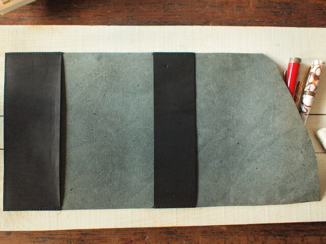 栃木レザー A5ノート/ブックカバー 手縫い 経年変化がが楽しみ | iichi 日々の暮らしを心地よくするハンドメイドやアンティークのマーケットプレイス