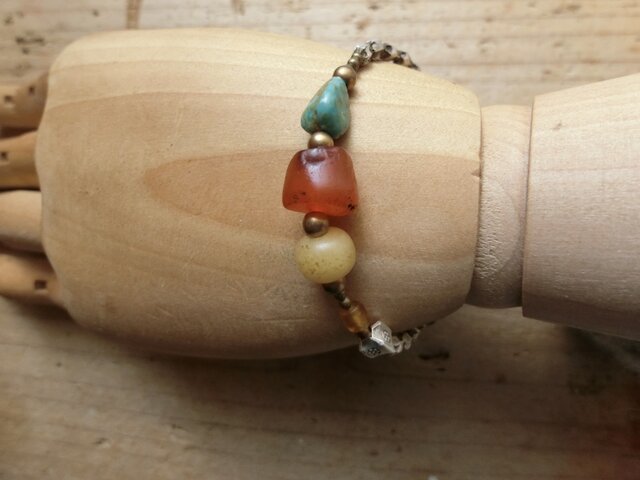 ＊古のブレス@古いカーネリアン＋古いホーンビーズ＋ターコイズ＋カレンシルバー＋真鍮のビーズなど | iichi 日々の暮らしを心地よくするハンドメイドやアンティークのマーケットプレイス