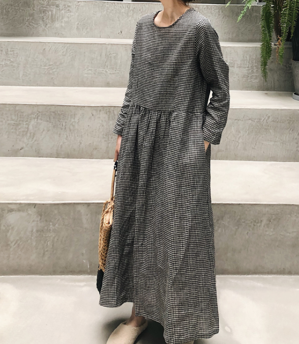 【注文製作 】チェック綿麻リネン長袖ワンピース /ミディアム丈ドレス / ゆったり | iichi 日々の暮らしを心地よくするハンドメイドやアンティークのマーケットプレイス