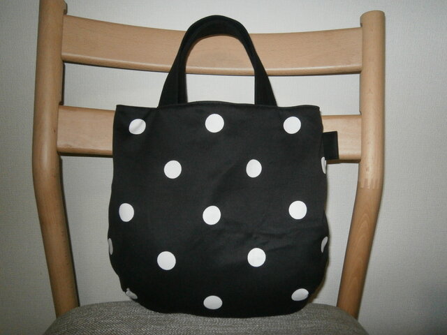 オックス生地・ブラックにホワイトのドット・コットンプリントの手提げ | iichi ハンドメイド・クラフト作品・手仕事品の通販