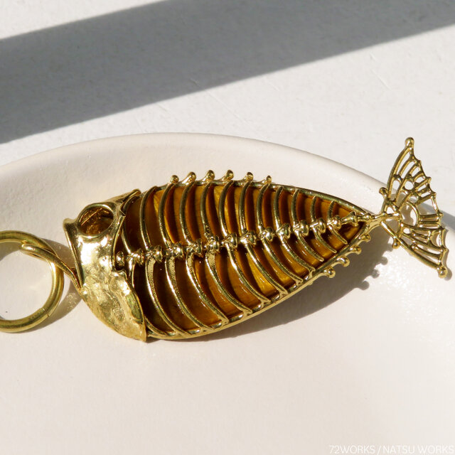 タイガーアイ フィッシュ チャーム / Tiger Eye Fish charms | iichi ハンドメイド・クラフト作品・手仕事品の通販
