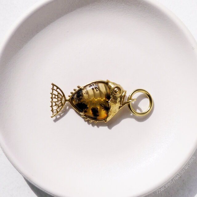 デンドリティックオパール フィッシュ チャーム / Dendritic Opal Fish charms | iichi 日々の暮らしを心地よくするハンドメイドやアンティークのマーケットプレイス