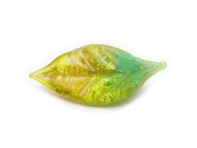 葉っぱのブローチ ちいさめサイズ(b16) | iichi ハンドメイド・クラフト作品・手仕事品の通販