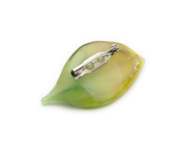 葉っぱのブローチ ちいさめサイズ(b16) | iichi ハンドメイド・クラフト作品・手仕事品の通販