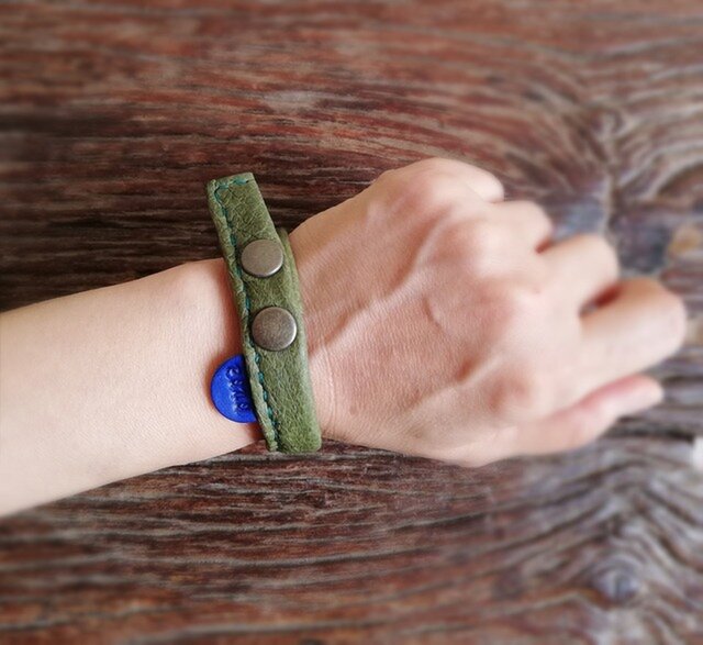 レザーブレスレット ピッグスキンレザー | iichi 日々の暮らしを心地よくするハンドメイドやアンティークのマーケットプレイス