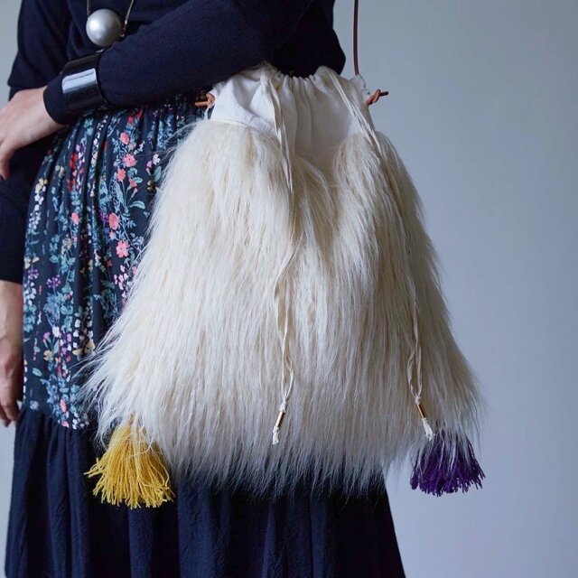 tibetan lamb fur drawstring bag | iichi ハンドメイド・クラフト作品・手仕事品の通販