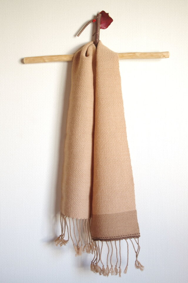 ウール100％ミニマフラー 【002】ミルクティーカラー 軽やかに一巻き。アクセサリー感覚で季節の色をまとう一枚。 | iichi ハンドメイド・クラフト作品・手仕事品の通販