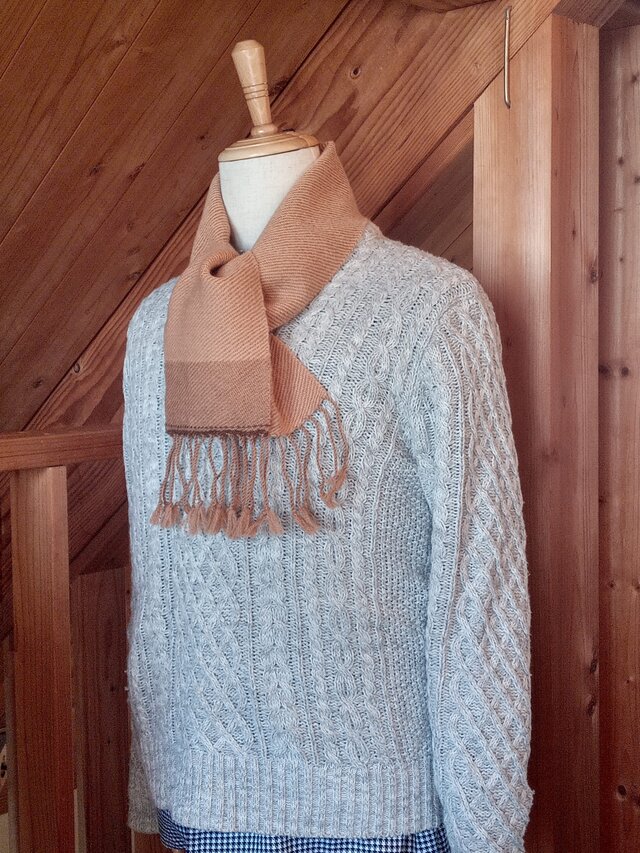 ウール100％ミニマフラー 【002】ミルクティーカラー 軽やかに一巻き。アクセサリー感覚で季節の色をまとう一枚。 | iichi ハンドメイド・クラフト作品・手仕事品の通販