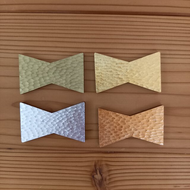 マットゴールドリボン(大)のヘアゴム | iichi 日々の暮らしを心地よくするハンドメイドやアンティークのマーケットプレイス