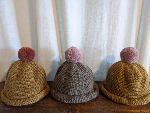 sale!! ／pompom knit cap／ antique gold×pink | iichi ハンドメイド・クラフト作品・手仕事品の通販