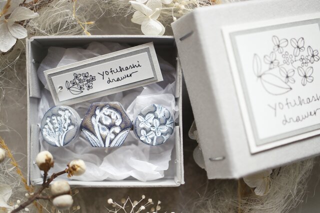 【クリスマス特別作品】: : : 陶土の草花バレッタ : : : 1101 | iichi ハンドメイド・クラフト作品・手仕事品の通販