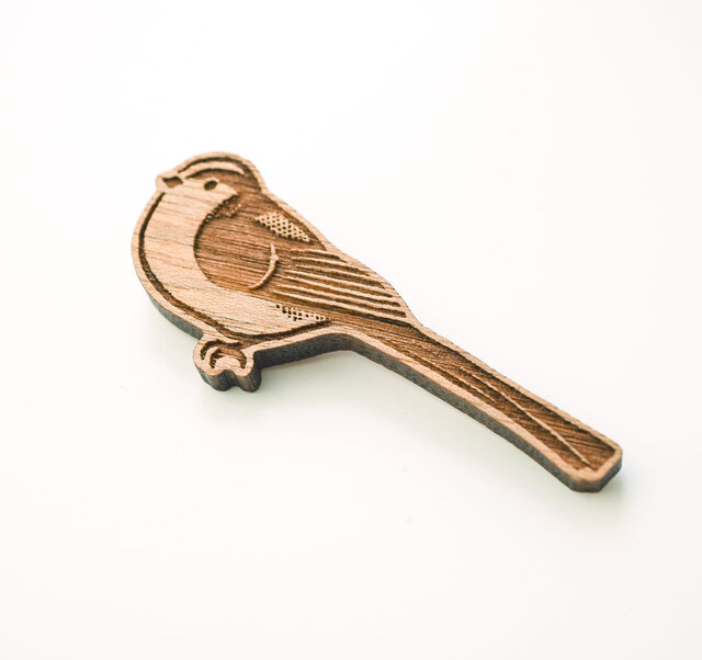 【木tch】クルミの木・ブローチ long-tailed tit（エナガ） | iichi ハンドメイド・クラフト作品・手仕事品の通販
