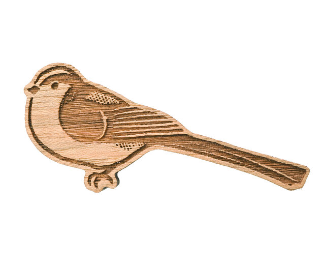 【木tch】クルミの木・ブローチ long-tailed tit（エナガ） | iichi ハンドメイド・クラフト作品・手仕事品の通販