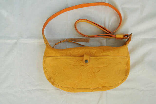 うさぎスカル（UR-1)、マリゴールドのバナナ型ショルダー。 | iichi ハンドメイド・クラフト作品・手仕事品の通販