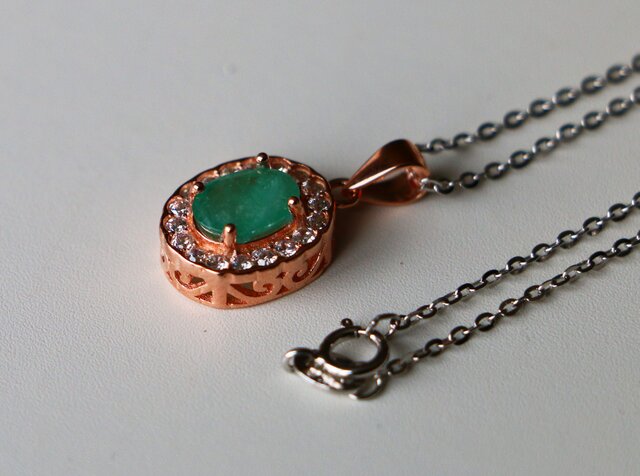 アンティークスタイル＊天然エメラルド ネックレス GP | iichi ハンドメイド・クラフト作品・手仕事品の通販