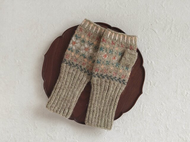 フェアアイルアームウォーマー＊marie・ash green＊ | iichi 日々の暮らしを心地よくするハンドメイドやアンティークのマーケットプレイス