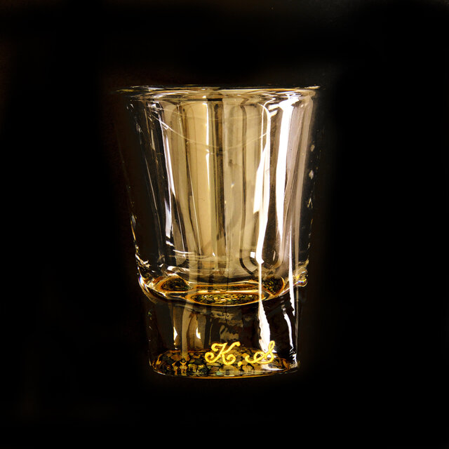 螺鈿金彩のぐい呑み | iichi 日々の暮らしを心地よくするハンドメイドやアンティークのマーケットプレイス