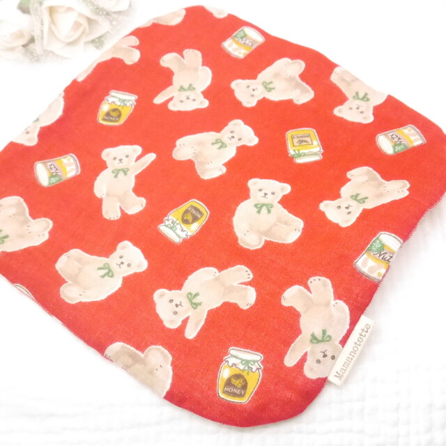 8重ガーゼハンカチ♡くまとはちみつレッド＊20×20センチ Fluffy gauze handkerchief | iichi ハンドメイド・クラフト作品・手仕事品の通販