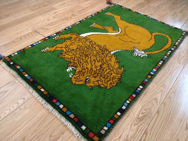 ペルシャ ライオンギャッベ マット 93x60cm アマレバフト グリーン 黄金色 ライオン | iichi ハンドメイド・クラフト作品・手仕事品の通販