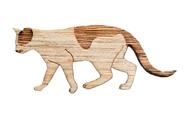 【木tch】クルミの木・ブローチ neko（ネコ） | iichi ハンドメイド・クラフト作品・手仕事品の通販