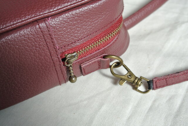 うさぎスカル（UR-1)、ワインカラーのハンド、ショルダーバック2. | iichi ハンドメイド・クラフト作品・手仕事品の通販