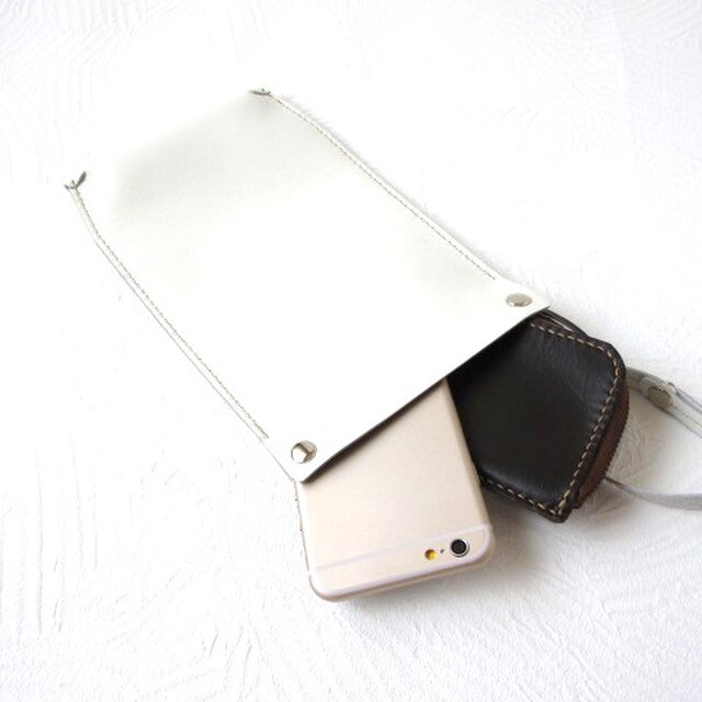 よくばり3way♪《牛革》スマホショルダーポーチ・フラットタイプ・063 | iichi ハンドメイド・クラフト作品・手仕事品の通販