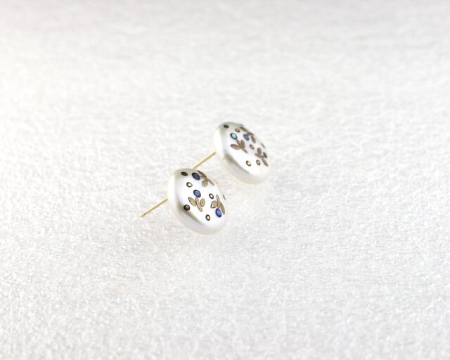 makie pearl nuts pattern earrings | iichi 日々の暮らしを心地よくするハンドメイドやアンティークの ...
