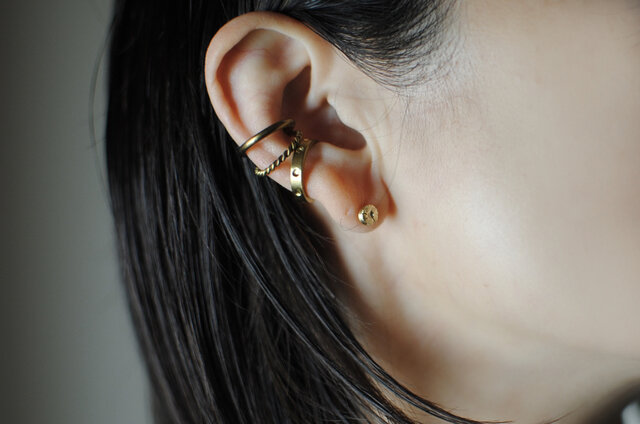 Dotーbrass ear cuff | iichi 日々の暮らしを心地よくするハンドメイドやアンティークのマーケットプレイス