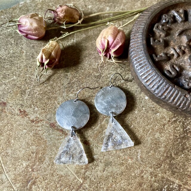 ガラスと錫のピアス 297 | iichi ハンドメイド・クラフト作品・手仕事品の通販