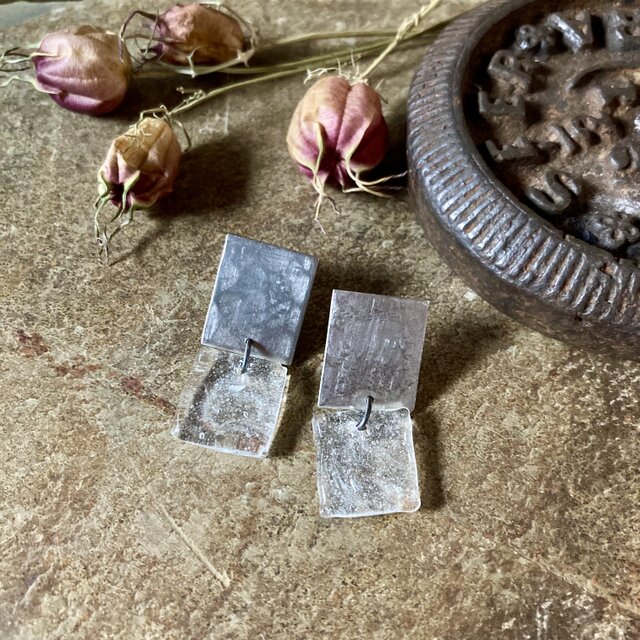 ガラスと錫のピアス 298 | iichi ハンドメイド・クラフト作品・手仕事品の通販