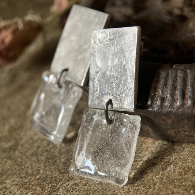 ガラスと錫のピアス 298 | iichi ハンドメイド・クラフト作品・手仕事品の通販