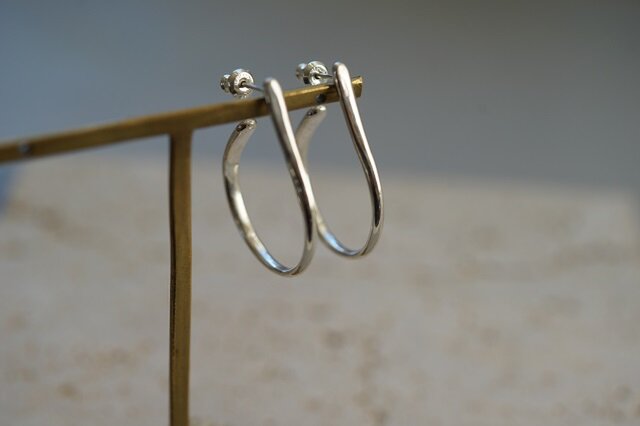 【loop】silver pierce 2 | iichi 日々の暮らしを心地よくするハンドメイドやアンティークのマーケットプレイス