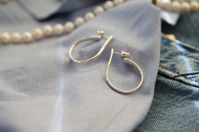 【loop】silver pierce 2 | iichi 日々の暮らしを心地よくするハンドメイドやアンティークのマーケットプレイス