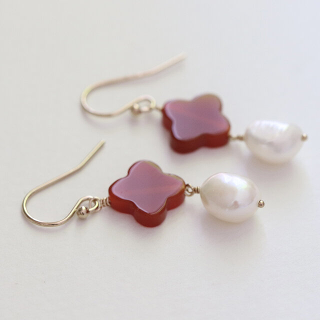 レッドアゲート×パール フラワーピアス/イヤリング --The bloom-- | iichi 日々の暮らしを心地よくするハンドメイドやアンティークのマーケットプレイス