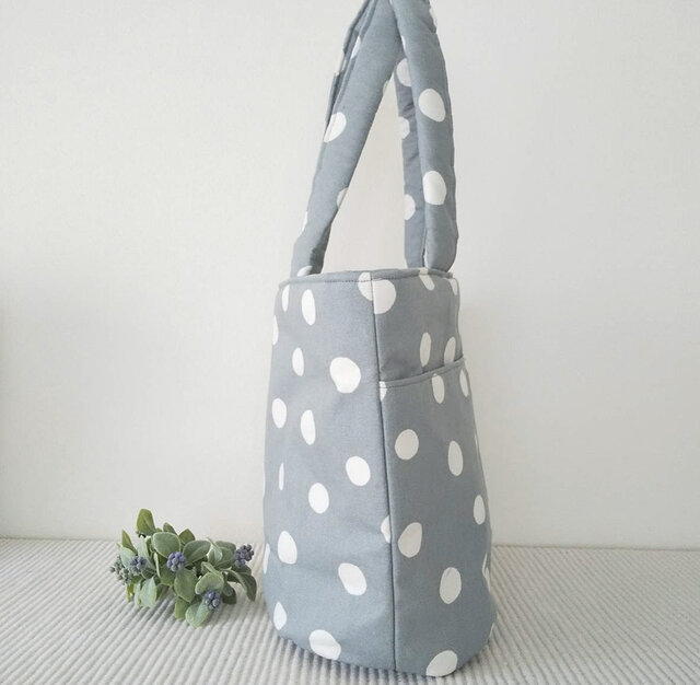 たっぷり入る ︎水玉トートbag | iichi 日々の暮らしを心地よくするハンドメイドやアンティークのマーケットプレイス