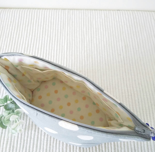 水玉ポーチ | iichi 日々の暮らしを心地よくするハンドメイドやアンティークのマーケットプレイス