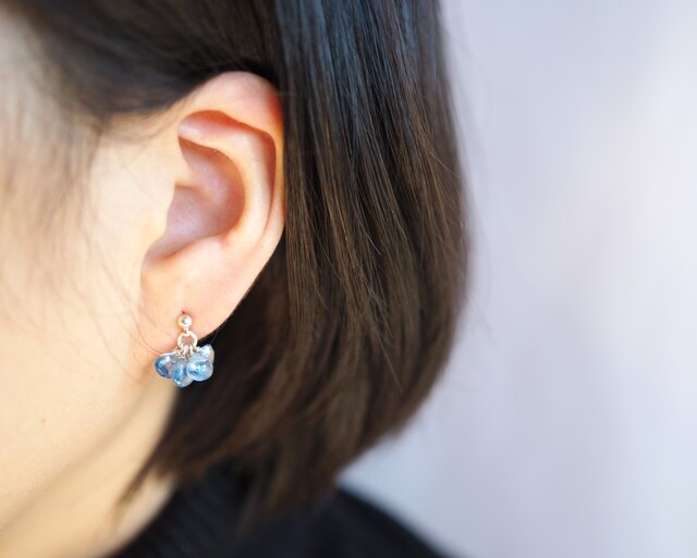 カイヤナイト ピアス silver925 | iichi 日々の暮らしを心地よくするハンドメイドやアンティークのマーケットプレイス