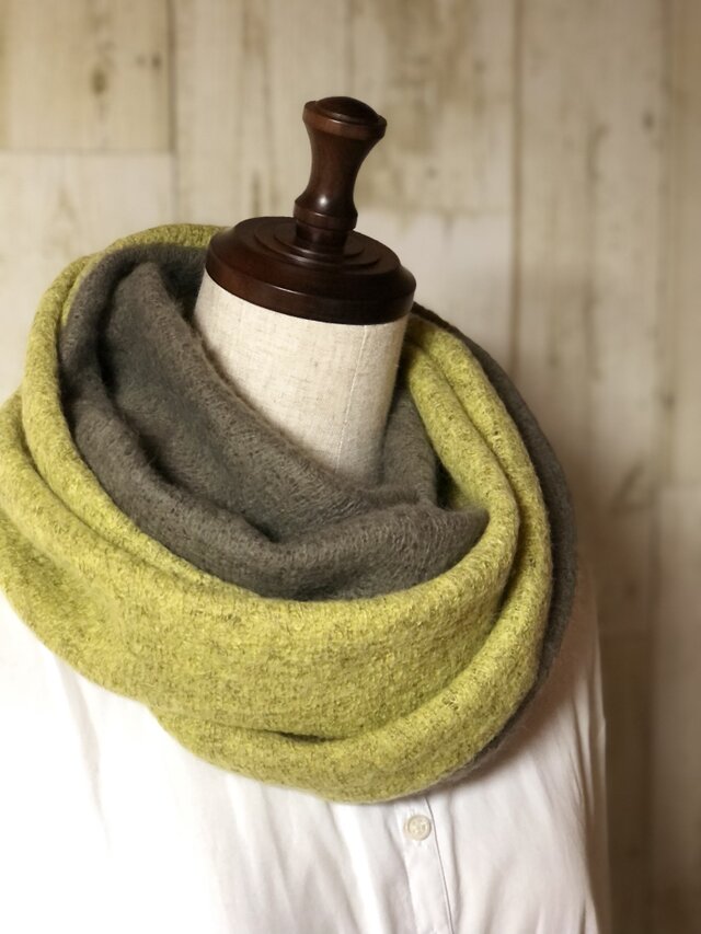 楽チン♪かぶるだけ★タムニットのふんわりスヌード（マスタードイエロー×カーキ） | iichi ハンドメイド・クラフト作品・手仕事品の通販