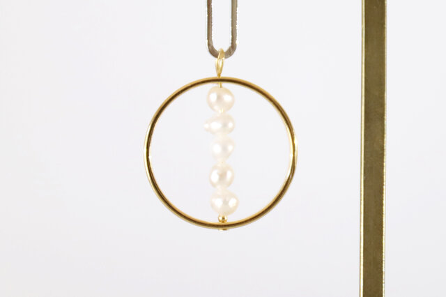 オーバルラウンドの淡水パールピアス【14kgf】 (#879) | iichi ハンドメイド・クラフト作品・手仕事品の通販